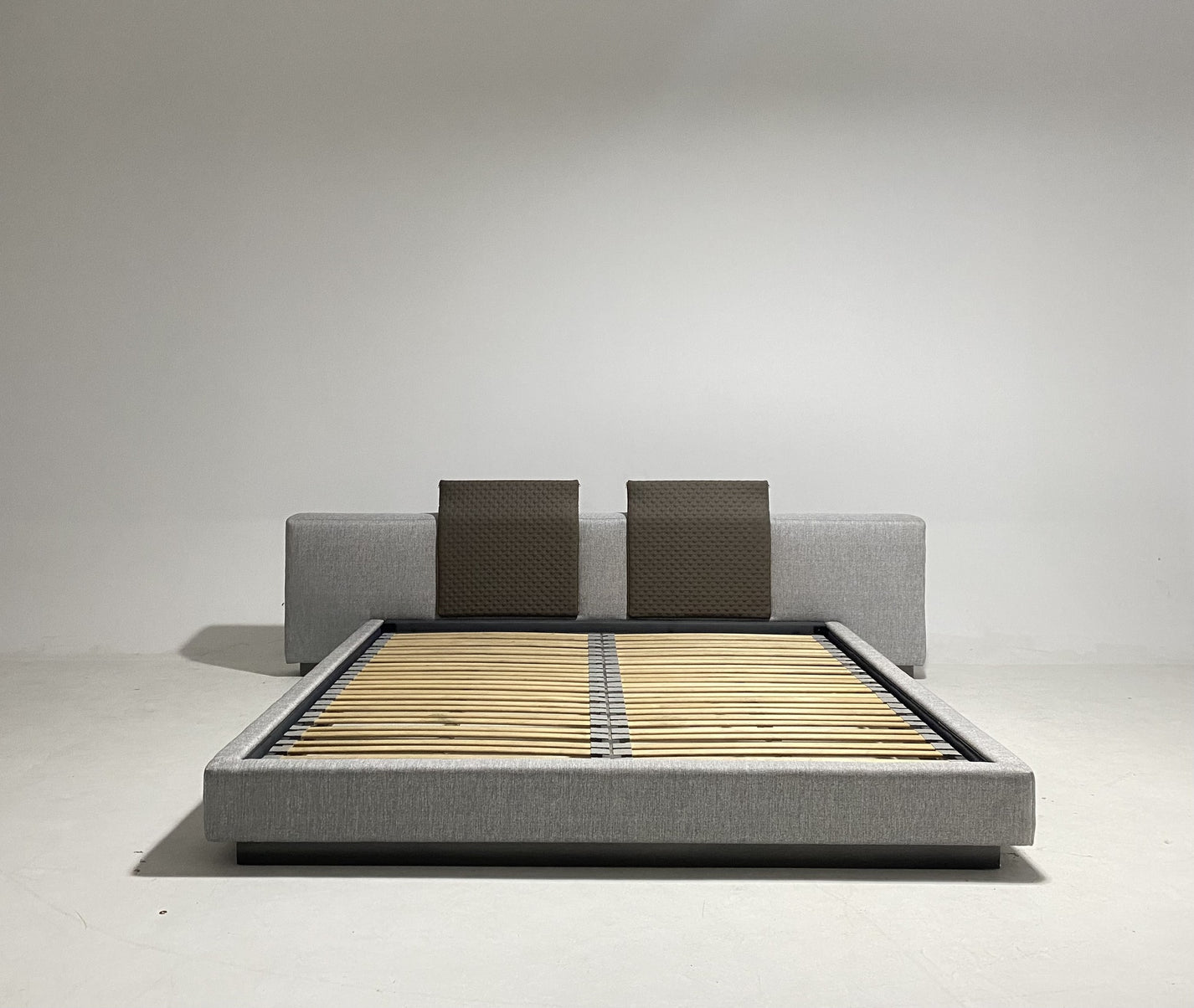 Minotti Yang Bed – daylight