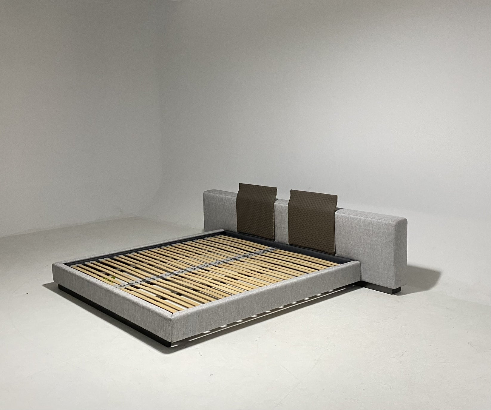 Minotti Yang Bed – daylight