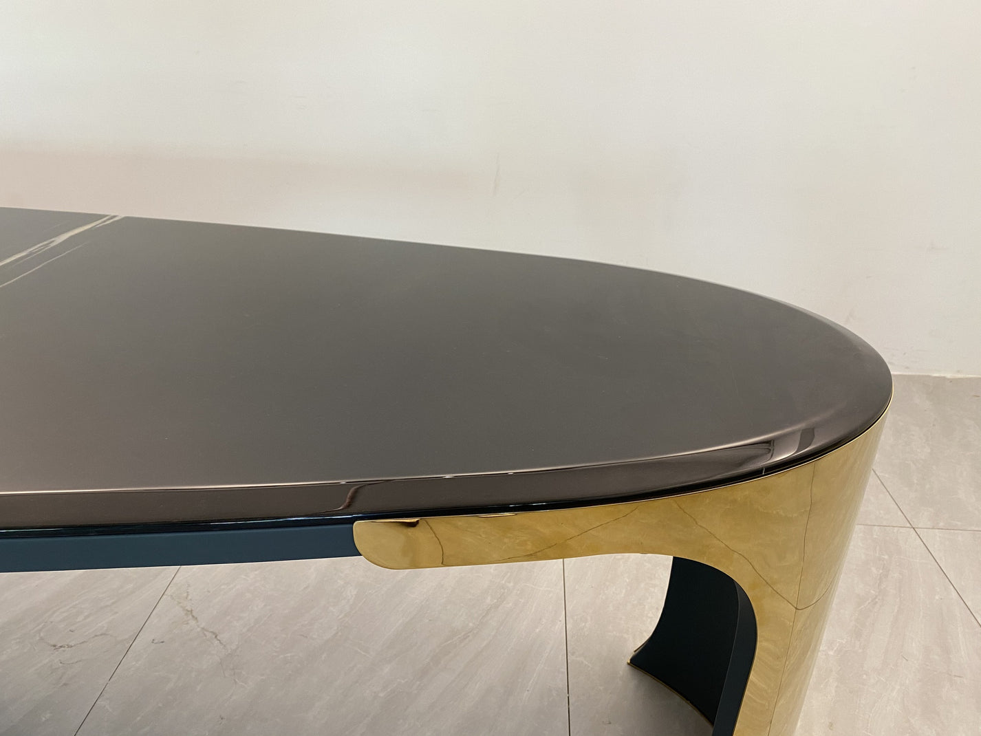 Visionnaire Jet Plane Writing Table – daylight